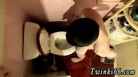 Naked Guys Pissing Moviekers Gay Unloading In The Toilet Bowl