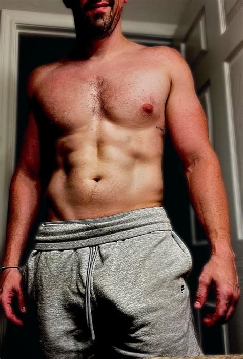 These Gym Shorts Arent Meant To Hold Something This Big R Bulges