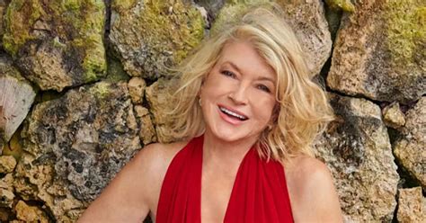 These 5 Captivating Photos Of Si Swim Cover Girl Martha Stewart Will Go