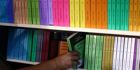 Российские издатели будут выпускать западные бестселлеры в пересказе ...