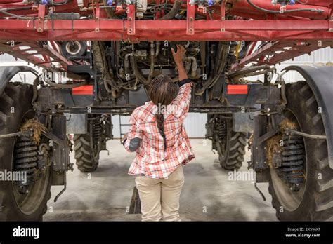 Three Fixing Hi Res Stock Photography And Images Alamy