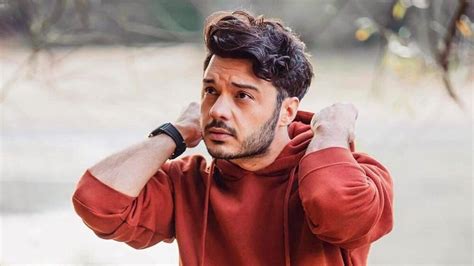 شکایت مهسا دختر جوان ایرانی از الیاس یالچینتاش، خواننده ترکیه‌ای به