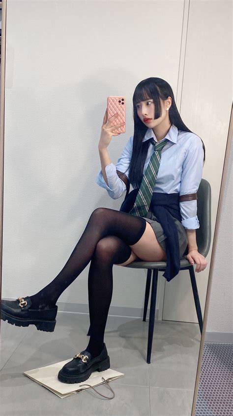 股下83センチのjk・藤川らるむ、絶対領域に目を奪われる美脚制服ショットにファン悶絶 Entame Next アイドル情報総合