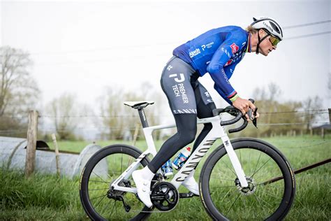 The New Canyon Endurace Cfr Is Just A Cobble Capable Aeroad Cyclist