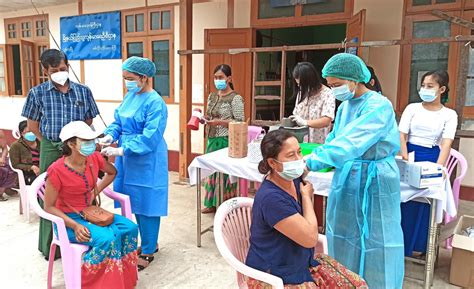 ကျွန်းလှမြို့နယ်၌ ကိုဗစ် ၁၉ ရောဂါကာကွယ်ဆေးထိုးရန် အကျုံးဝင်သူများအား ဆက်လက်ထိုးနှံပေး