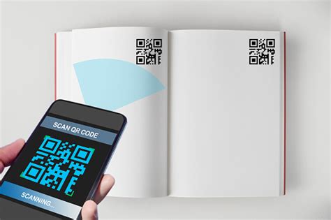 손을 잡고 스마트폰 흰색 배경 오픈 책 화면에 Qr 코드를 스캔 Qr코드에 대한 스톡 사진 및 기타 이미지 Qr코드 책