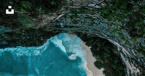 낮에는 백사장 해변 사진 Unsplash의 무료 파랑 이미지