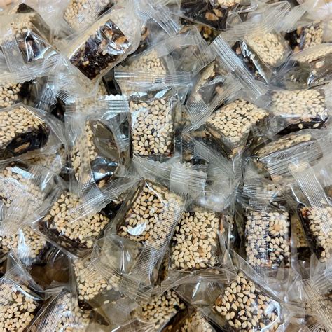 Banana Sesame Peanuts Candy With Coconut Kẹo Chuối Mè Đậu Phộng Nước