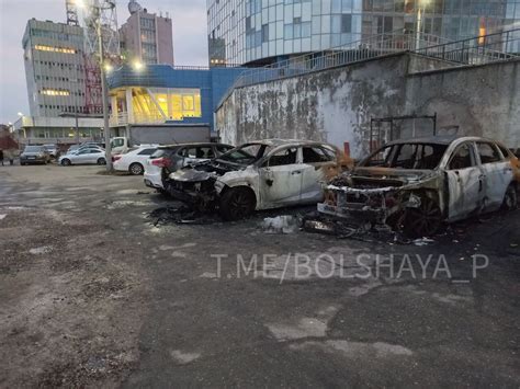 В Перми во дворе жилого дома загорелось четыре автомобиля — В курсе ру