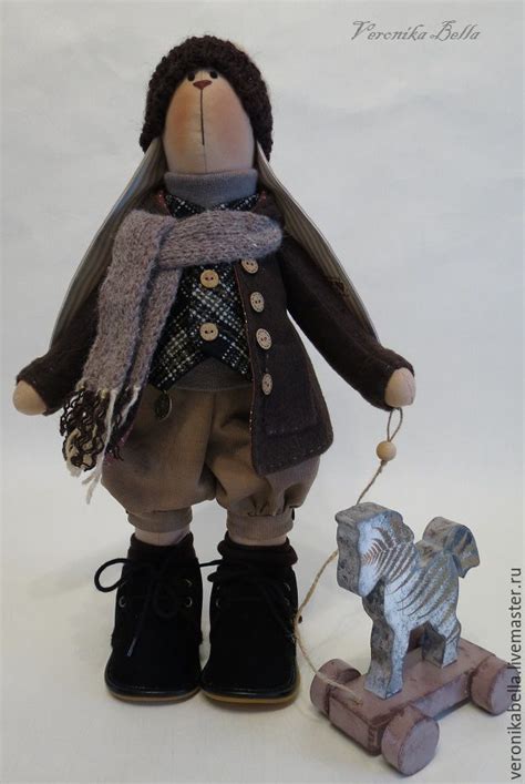 Купить или заказать Зайка Тильда C лошадкой в интернет магазине на