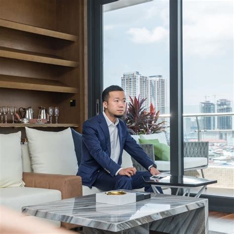 អ្នកឧកញ៉ា ចេន ហ្ស៊ី ប្រធានសម្ព័ន្ធក្រុមហ៊ុន ព្រីនស៍ គ្រុប បរិច្ចាគទឹកប្រាក់ចំនួន ២