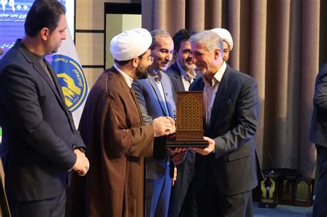 صندوق کارآفرینی امید حامی کسب و کارهای خرد و کوچک تجلیل از مدیر صندوق کارآفرینی امید در جشن