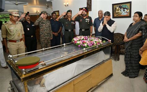 Thirurnravi Honble Governor Of Tamil Nadu Offered Floral Tributes