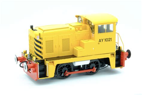 Heljan Oo Gauge Class 02 Shunter Gains Colour
