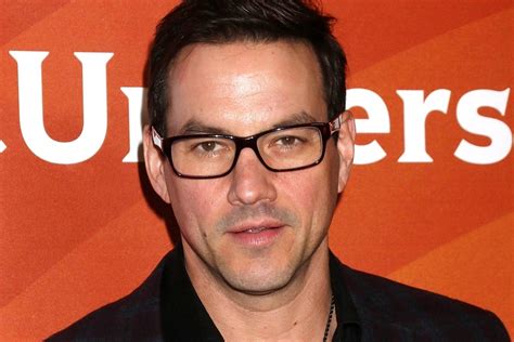 Актер из Зачарованных умер перед своим 51 летием после критичной дозы алкоголя Российская газета