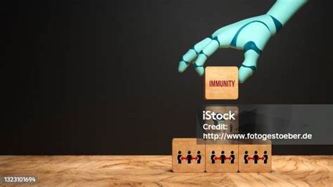 분필판 배경 앞에 사람 기호가있는 큐브 스택에 주사기 기호가있는 큐브를 추가하는 로봇 손 3d 일러스트 0명에 대한 스톡 사진 및 기타 이미지 Istock