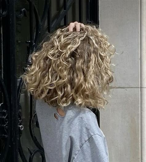 Short Curly Blonde Hair