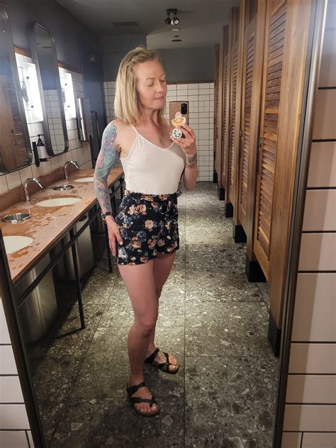 Out for dinner on a patio : r/SendMeCompliments