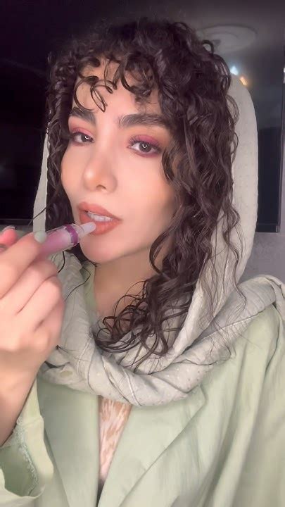 ایـنجوری لباتو حجم‌بده🌝♥️😂🐥آیدی پیج اینست ویـان شاپ Viaynnshop🖇️🌎پست ارایشی Makeup Youtube