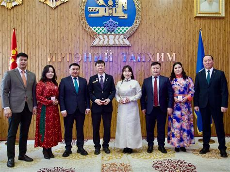 Монгол Улсын Ерөнхийлөгчийн зарлигаар Хөдөлмөрийн хүндэт медалиар шагнуулав Хэнтий аймгийн