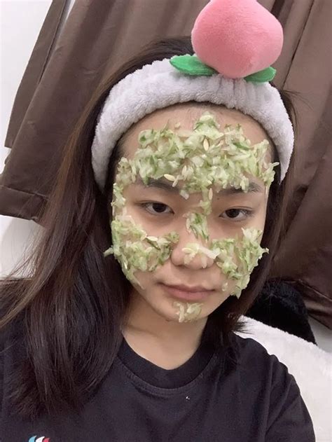 Potret Nyeleneh Orang Pakai Masker Timun Ini Bikin Tepuk Jidat Hot Liputan Com