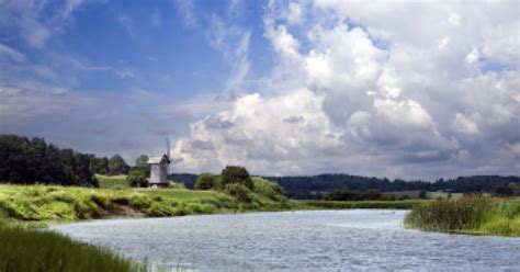 Coupling Global Models For Hydrology And Nutrient Loading To Simulate Nitrogen And Phosphorus