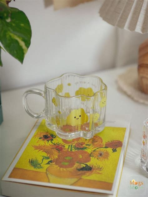 مج شفاف بشكل مميز ورسومات لطيفة