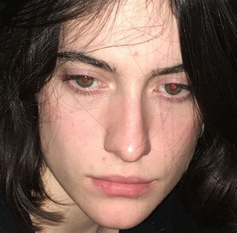 Odin Arrow Ritratto Femminile Acconciature Lunghe Ritratti