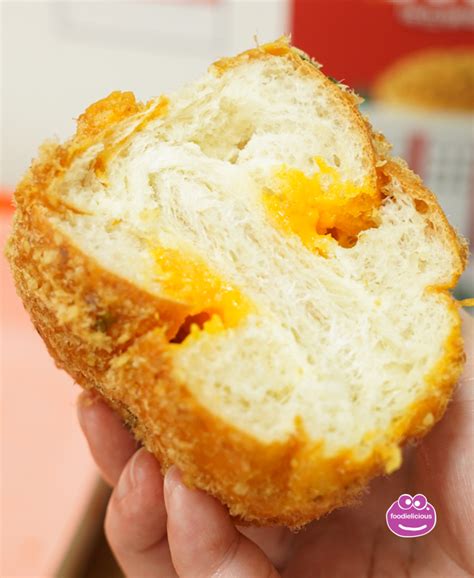 Breadtalk National Day Xo Durian Bun And Xo Durian Layer Brulee Tart