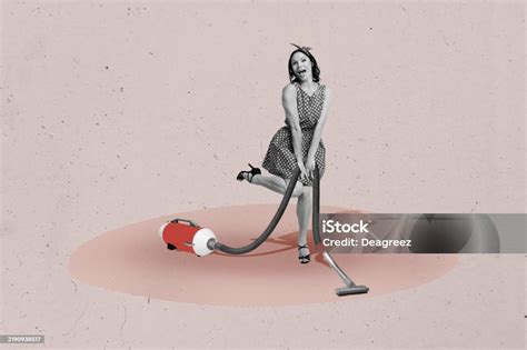 복합 예술 3d 크리 에이 티브 이미지 콜라주 행복 핀업 소녀 할 청소 진공 청소기 먼지 카펫 의무 집안일 서비스 35 39세에 대한 스톡 사진 및 기타 이미지 Istock