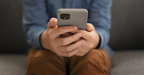 Опрос запрет на использование мобильных телефонов на уроках Новости Mail