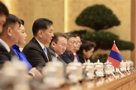 Монгол Улсын Ерөнхийлөгч У Хүрэлсүхэд БНСВУ ын Ерөнхий сайд Фам Минь