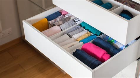 Marie Kondos Towel Folding Method Might Save You Some Serious Kitchen