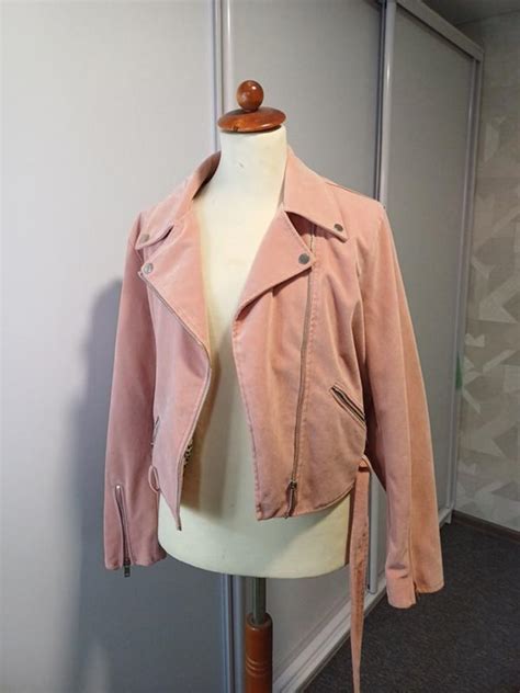 Косуха жіноча куртка — ціна 550 грн у каталозі Куртки Купити жіночі речі за доступною ціною на