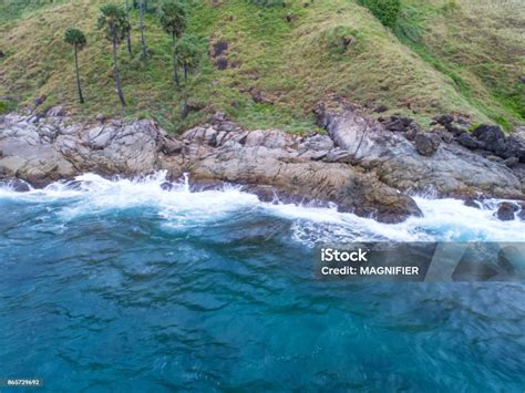 바다 공중 보기 평면도 놀라운 자연 배경 물 하 고 아름 답게 밝은 색입니다 록 키 산맥 및 태국 화창한 날에 바다의 맑은 물과