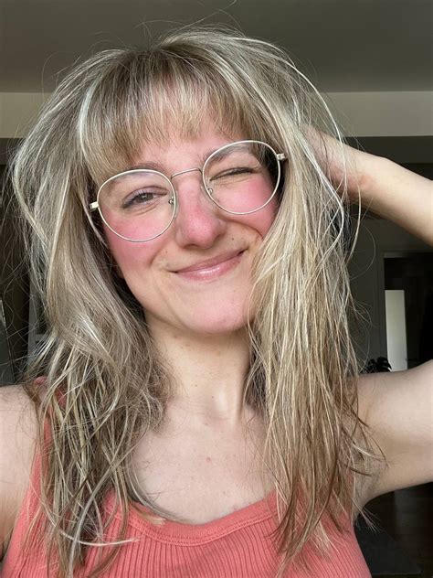 20 yo and no experience would you date me😇