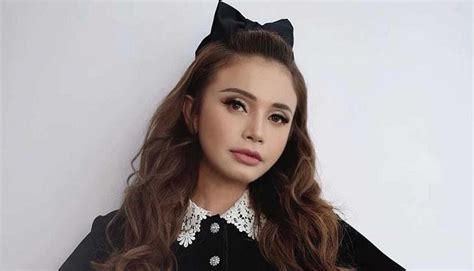 Cerita Rossa Kabur Dari Rumah Sakit Demi Penuhi Kontrak Manggung Okezone Celebrity