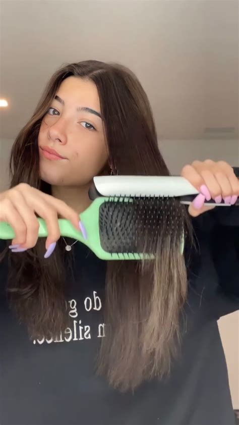 Charli D Amelio Rare Charli D Amelio Hot Hair Styles Curly Hair Styles Curly Iron Ariana