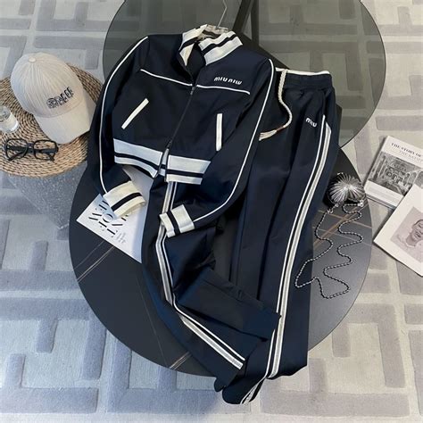 Комплект одежды Miu Miu купить с доставкой по выгодным ценам в интернет магазине Ozon 1167456341