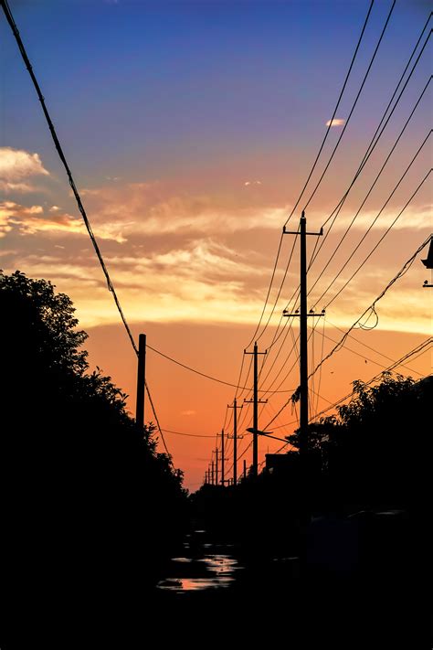 무료 이미지 수평선 실루엣 하늘 태양 해돋이 일몰 햇빛 아침 새벽 황혼 전기 모양 잔광 불타는 구름 가공 전력선 저녁에 비가 내린다