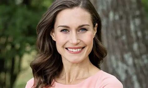 Sanna Marin Marssi Pride Kulkueessa Ja Katso Kenen Kanssa