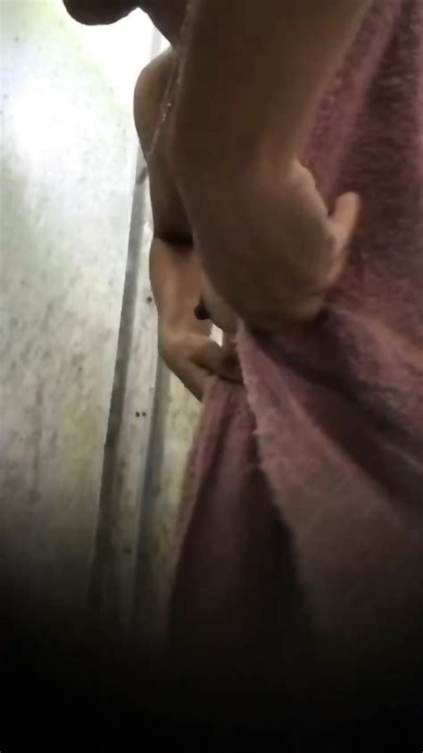 Ngintip Mandi Tante Berjembut Hitam Lebat Alami