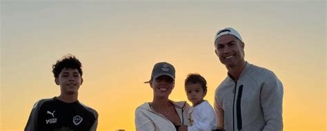 رونالدو و جورجینا در ساحل دریای‌ سرخ عربستان طرفداری