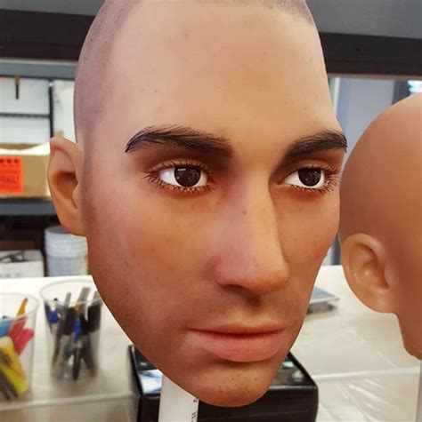 Хиймэл оюун ухаантай эрэгтэй секс хүүхэлдэй худалдаанд гарна