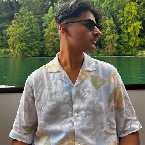 Wasay Khan Wasayoffiziell • Threads Say More