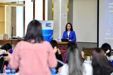 УИХ ын гишүүн Ц Мөнхцэцэг улс төрийн намын тогтолцооны шинэчлэлийн