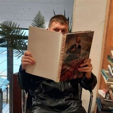 Тот класс в котором я учился теперь носит имя алкоголика и наркомана