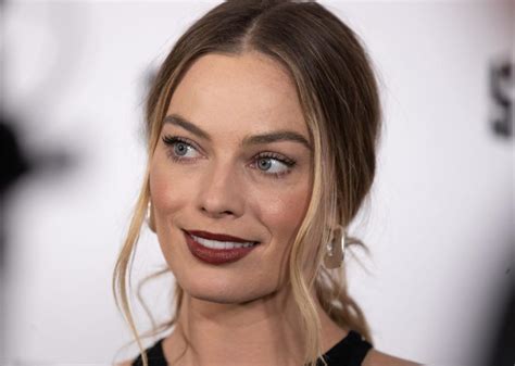 Margot Robbie Wants A Harley Quinn Poison Ivy Romance