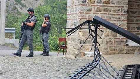 РТ Балкан у Бањској У селу полиција оклопни транспортери људи кажу Преживесмо ФОТО — Rt