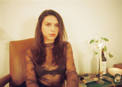 Kirsten Izer Shares New Song No Ones Invited Spin